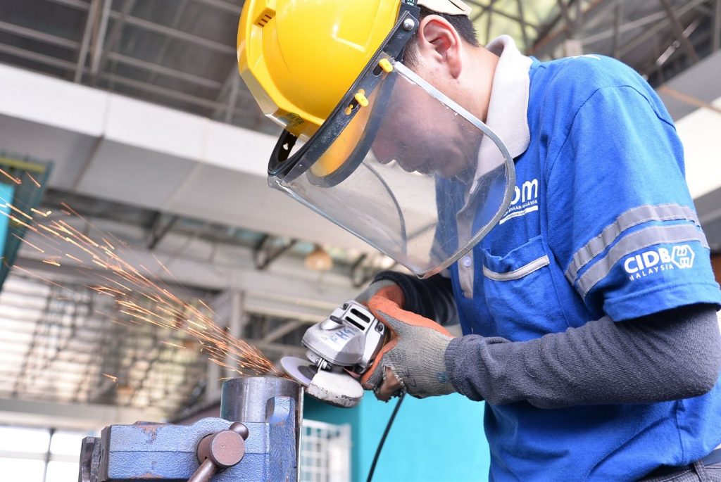 Kimpalan (1G) Proses: Gas Metal Arc Welding (GMAW) Bahan: Carbon Steel ...