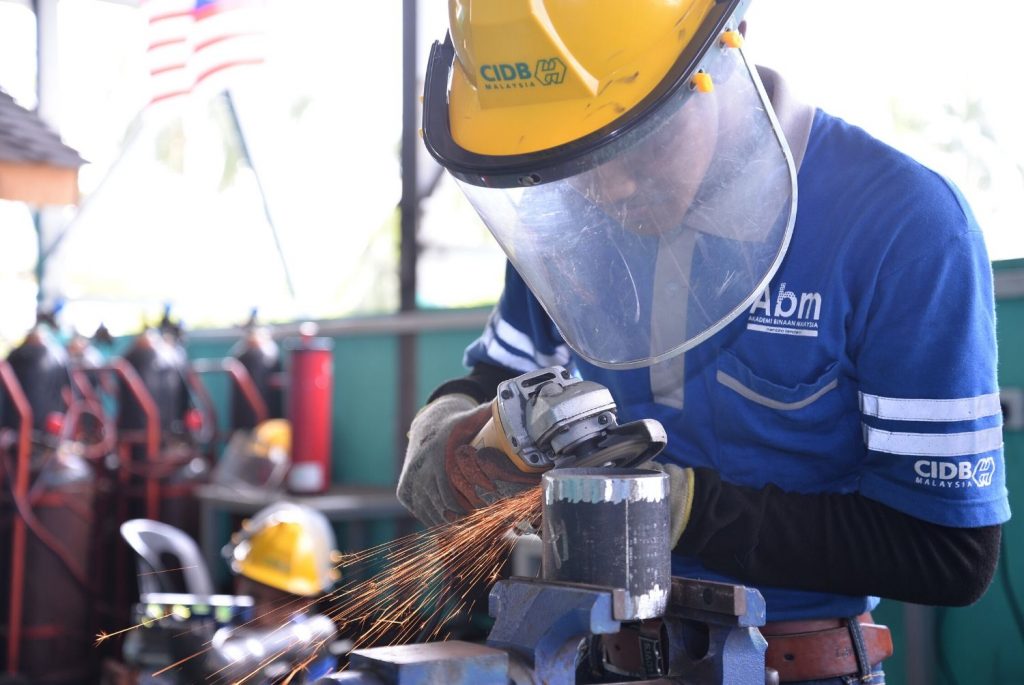 Kimpalan (1G) Proses : Shielded Metal Arc Welding (SMAW) Bahan : Carbon Steel - Akademi Binaan ...